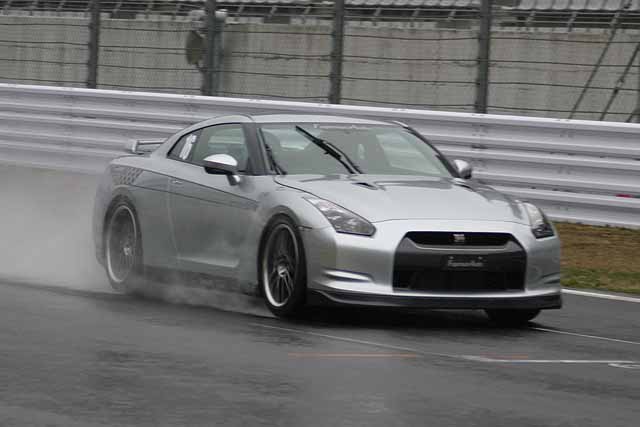 Another Crashed R35 In Japan, Bargain Price Of 1.8m Yen Fob. - R35 GTR ...
